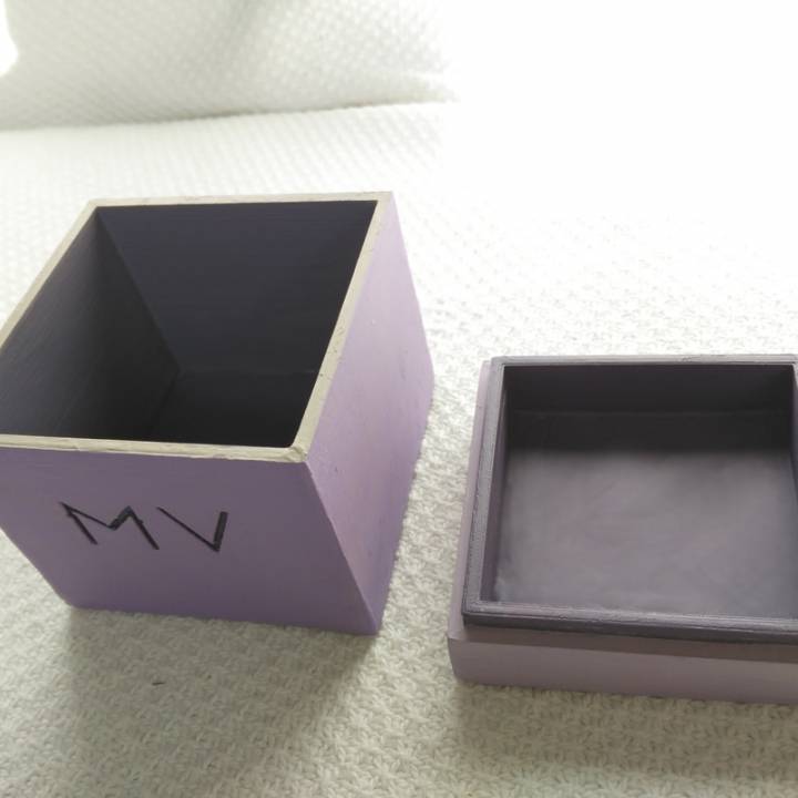 3D Printable Monument Valley Crow & Box by Diego Pérez