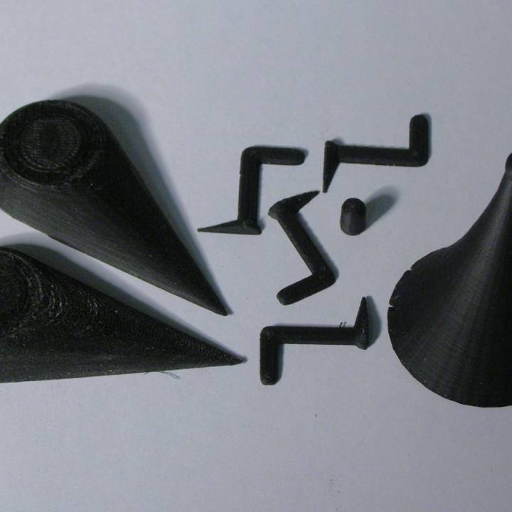 3D Printable Monument valley box with crow by Diego Pérez