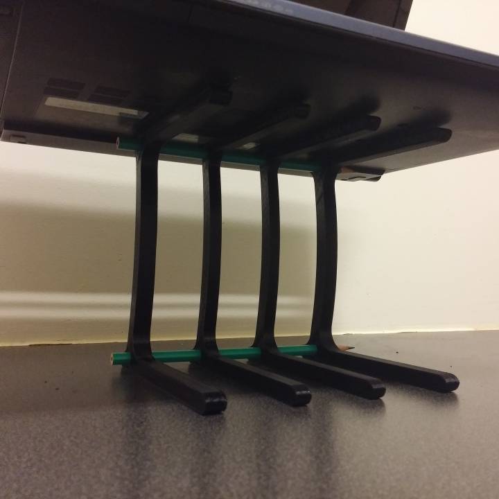 3D Printable Laptop Stand - Minimal Material by Eirik Sverd