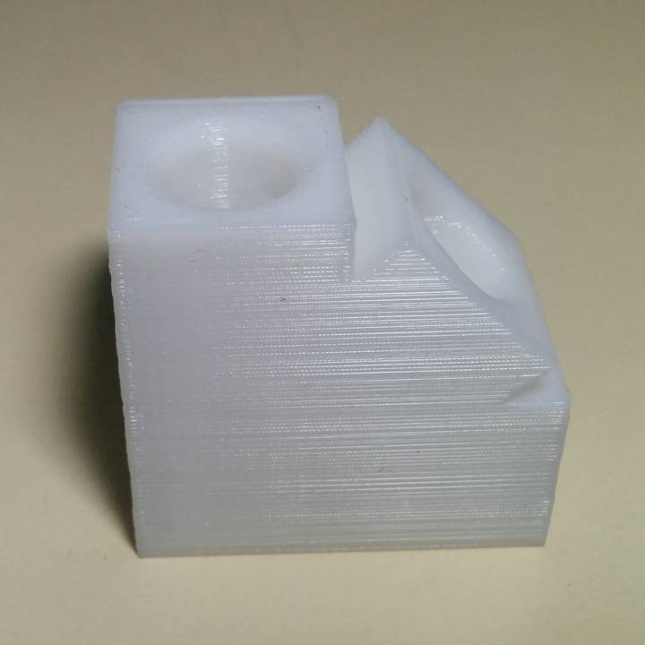 3D Printable Cross braced corner by I Can Make