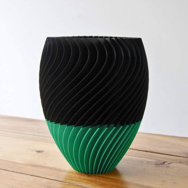 3D Printable Large Parametric Vase by gCreate