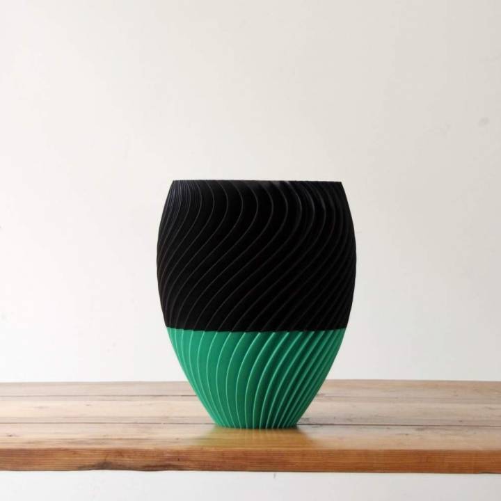 3D Printable Large Parametric Vase by gCreate