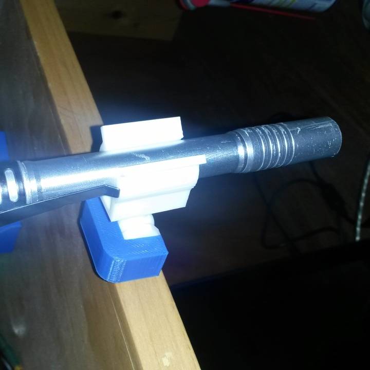 3D Printable Streamlight pen holder and pivot by John Dalton