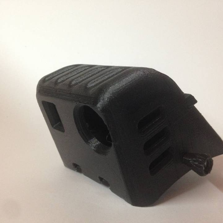 3D Printable Universal Helmet Skydiving Mount for GoPro by Davide Giordano