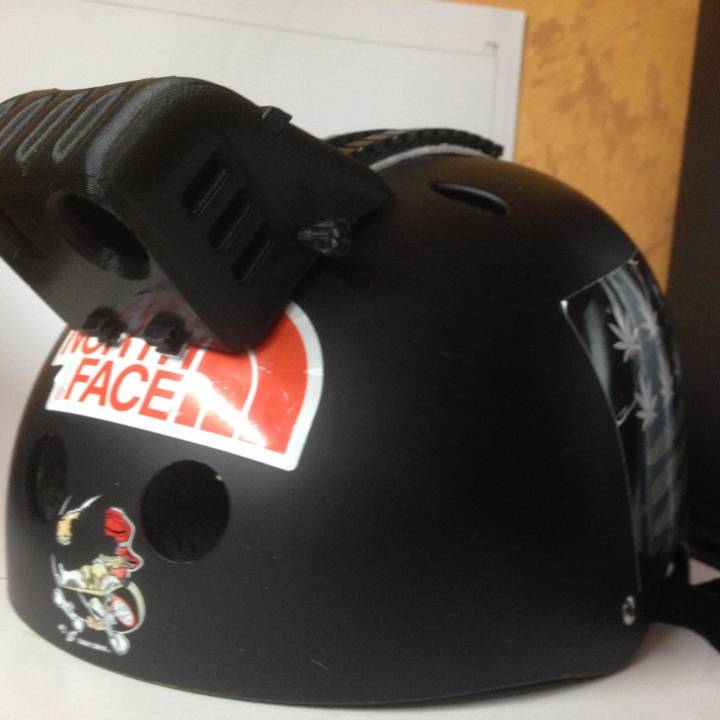 3D Printable Universal Helmet Skydiving Mount for GoPro by Davide Giordano