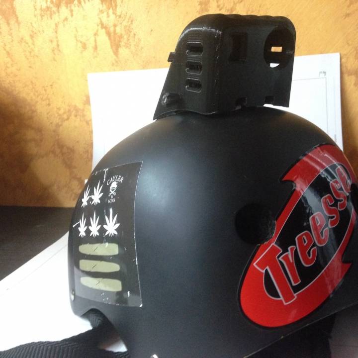 3D Printable Universal Helmet Skydiving Mount for GoPro by Davide Giordano