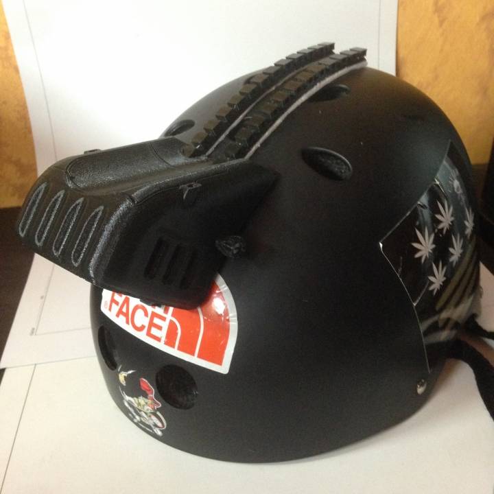 3D Printable Universal Helmet Skydiving Mount for GoPro by Davide Giordano