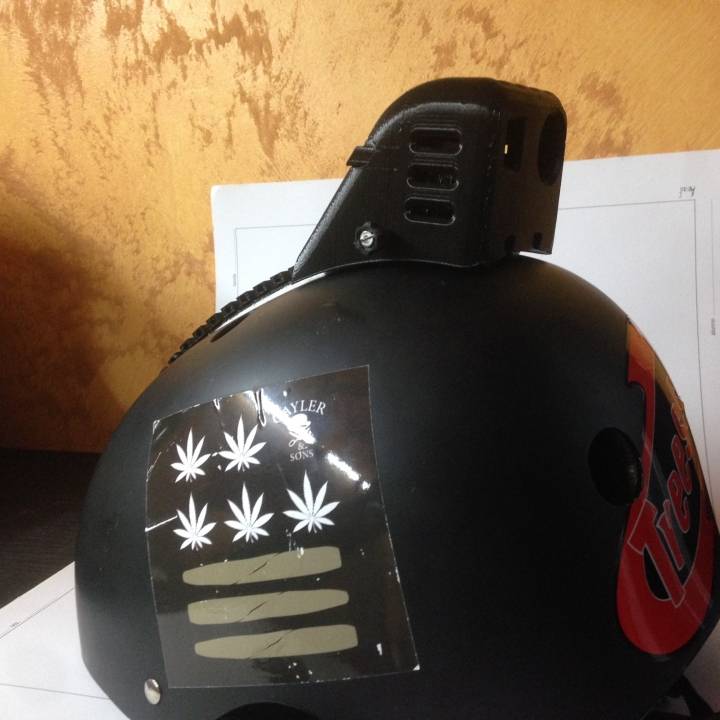 3D Printable Universal Helmet Skydiving Mount for GoPro by Davide Giordano