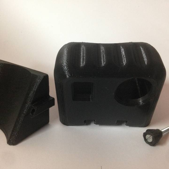 3D Printable Universal Helmet Skydiving Mount for GoPro by Davide Giordano