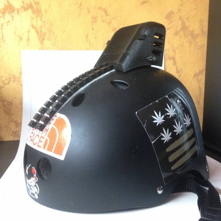 3D Printable Universal Helmet Skydiving Mount for GoPro by Davide Giordano