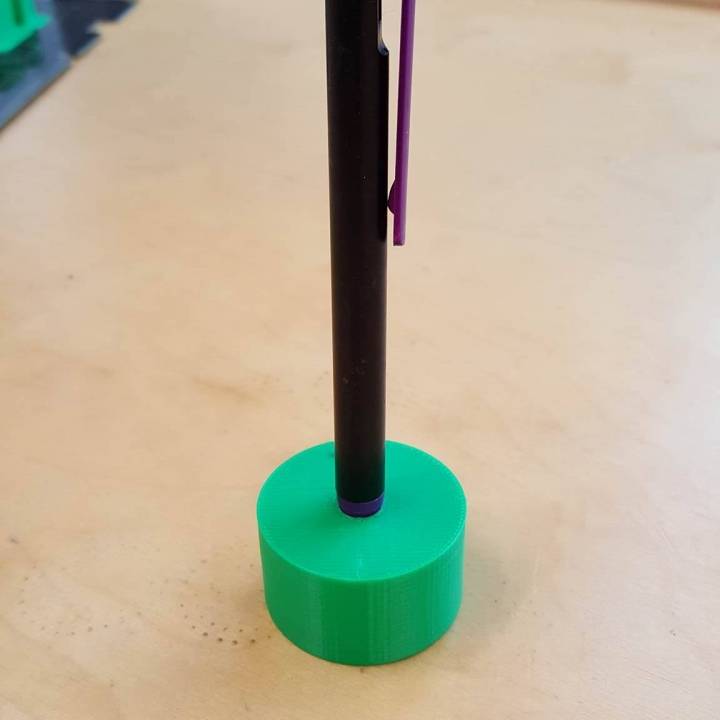 3D Printable Apple Pencil Stand by Dan Collinson