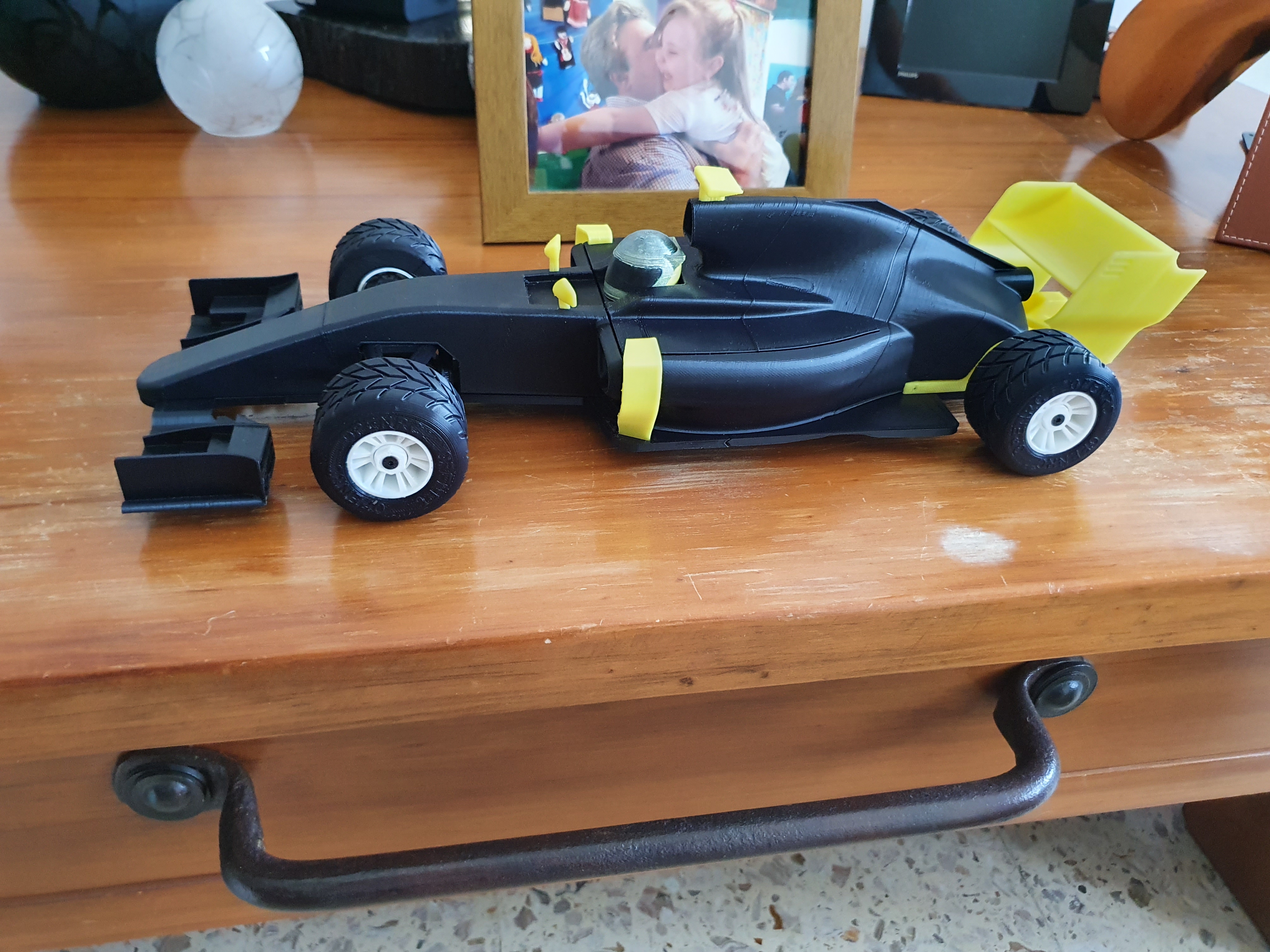 3D Printable OpenRC 1:10 Formula 1 car by Daniel Norée