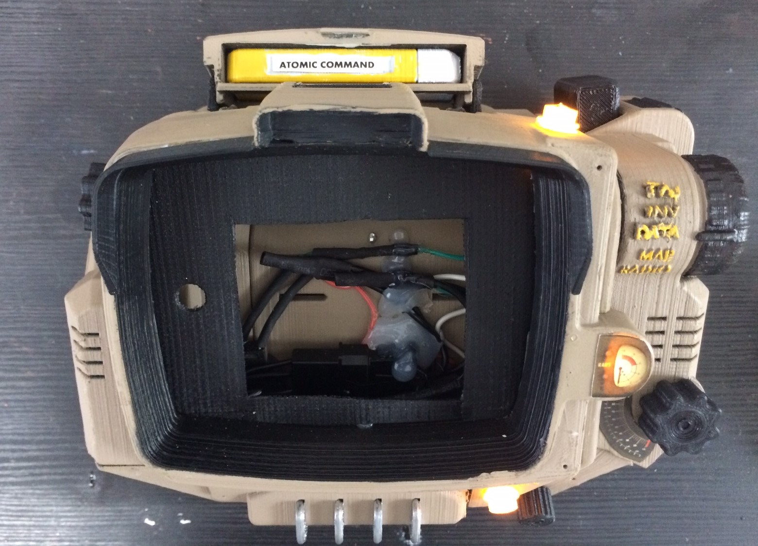 3D Printable Fallout 4 pipboy MKIV by Tom Burgess