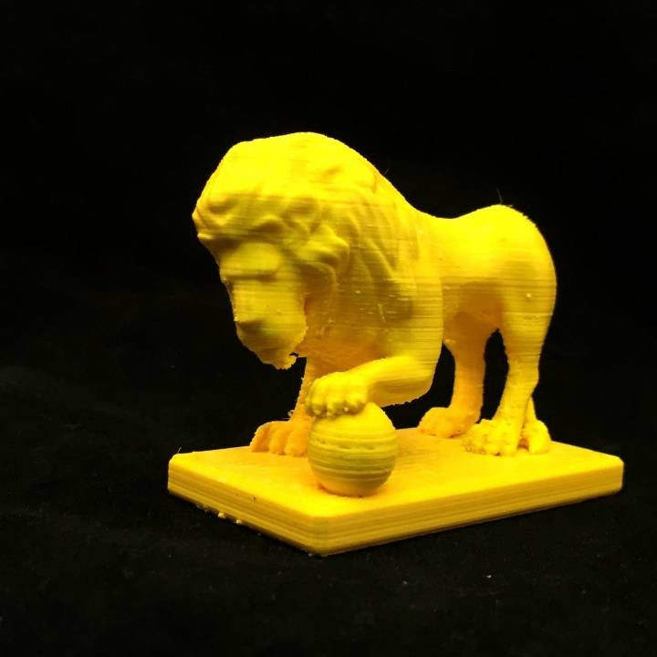 3D Printable Lion desktop object by ~流沙~