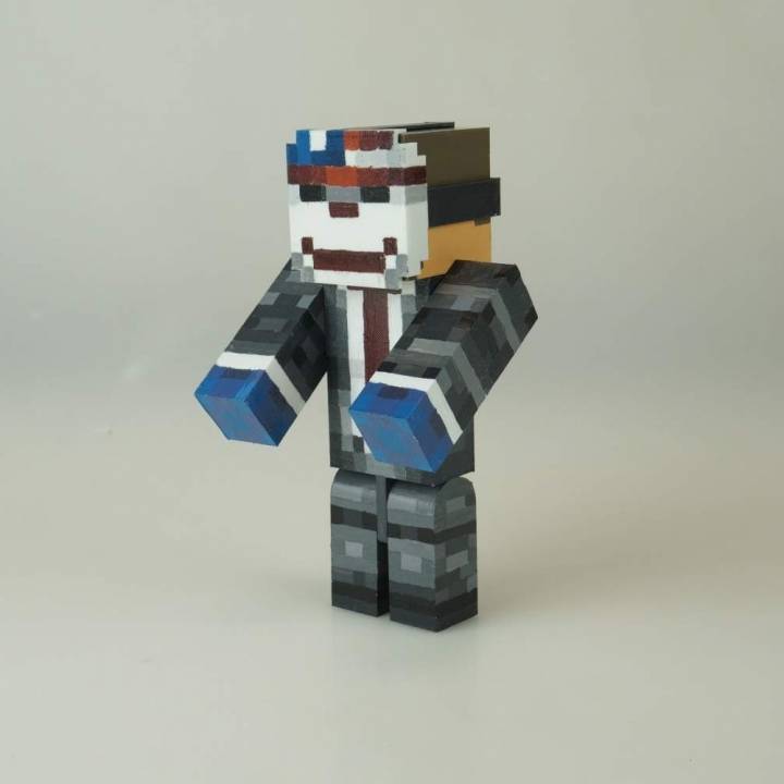 3D Printable Minecraft Mask by Valentin Lheureux