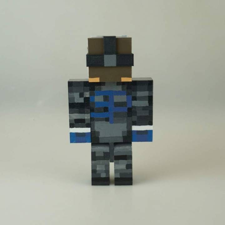 3D Printable Minecraft Mask by Valentin Lheureux