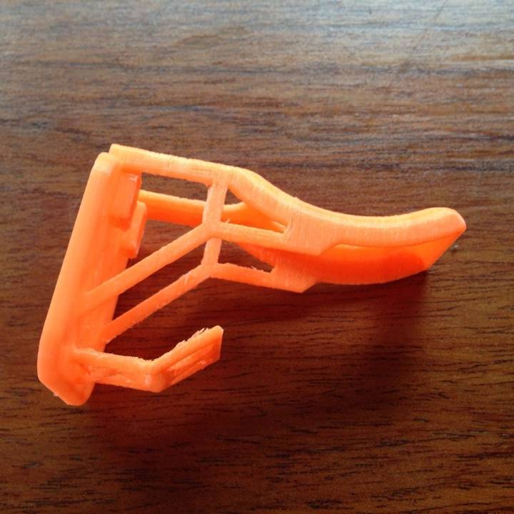 3D Printable Wall mount headphone rest by Luke Schwarz