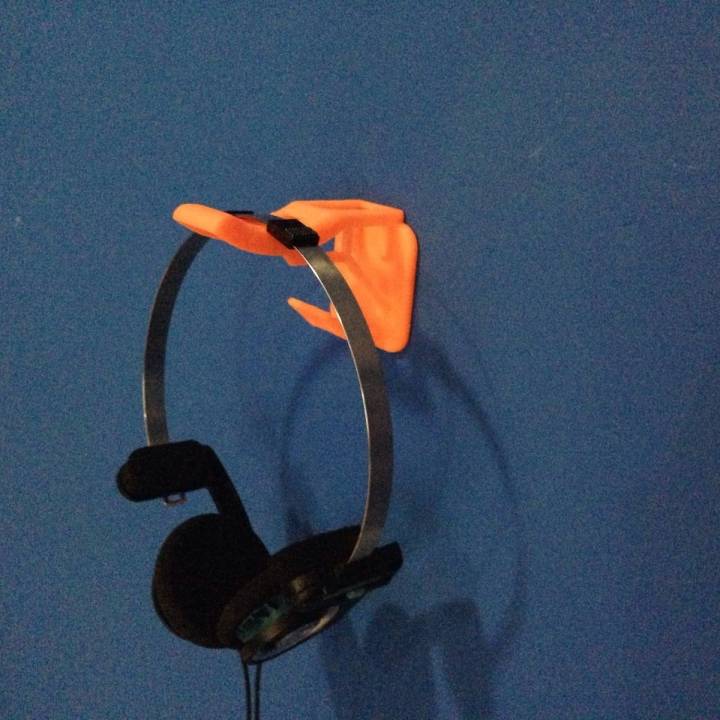 3D Printable Wall mount headphone rest by Luke Schwarz
