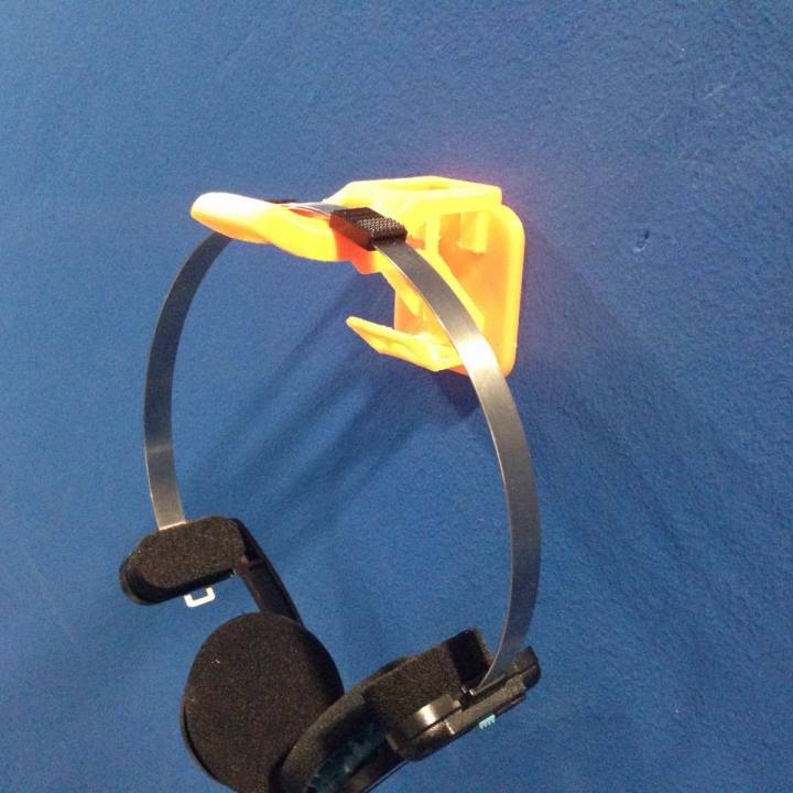3D Printable Wall mount headphone rest by Luke Schwarz