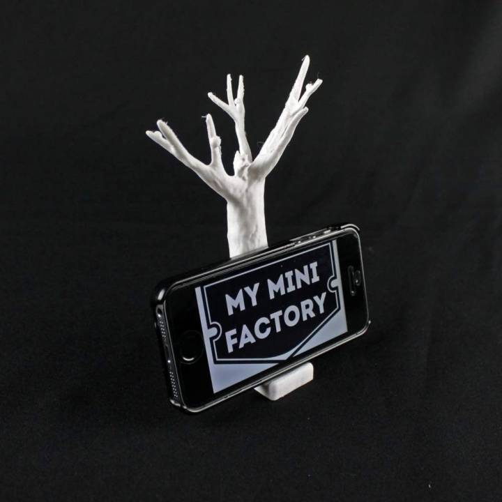 3D Printable Tree Mobile Photo Frame by Ricardo Salomao