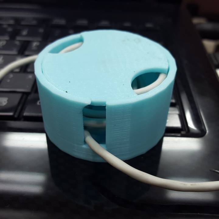 3D Printable Universal Phone Cable Reel by maker181