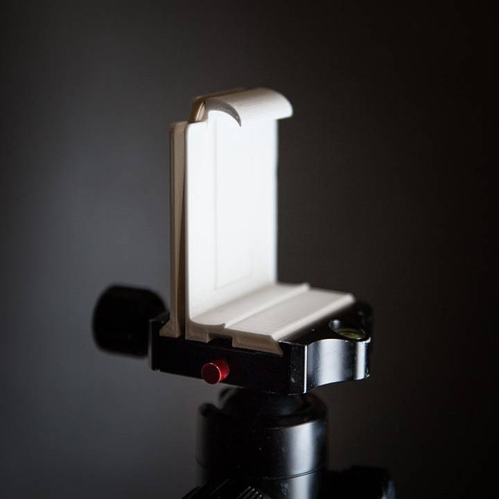 3D Printable Tripod mount for mobile phone by Arto Isotalo