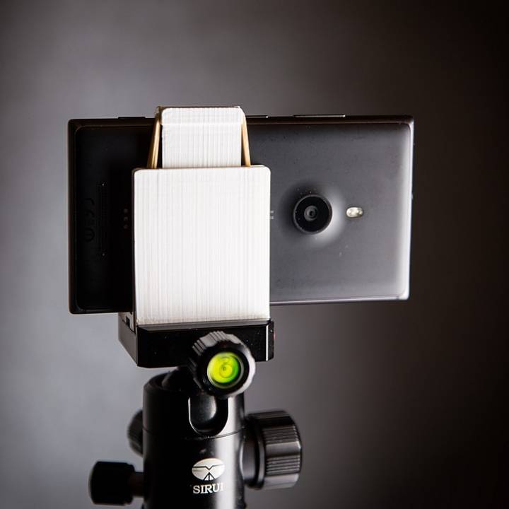 3D Printable Tripod mount for mobile phone by Arto Isotalo
