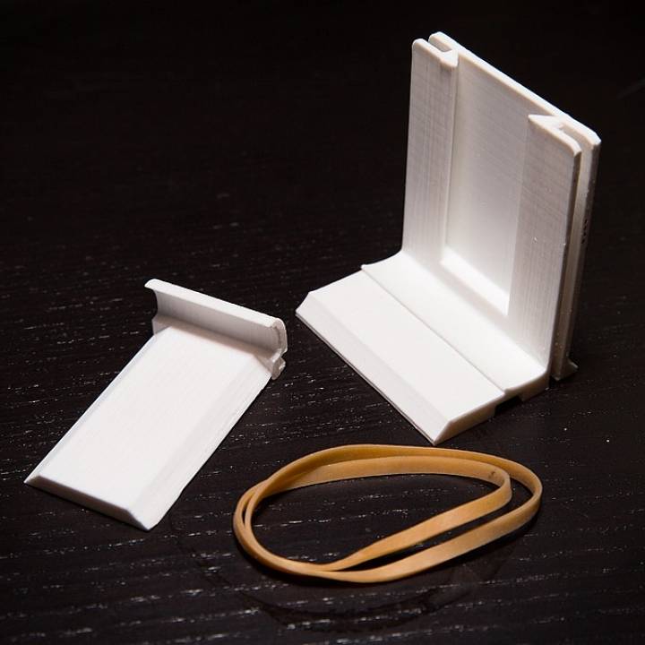 3D Printable Tripod mount for mobile phone by Arto Isotalo