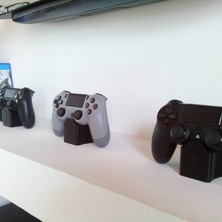 3D Printable PS4 Remote Stand by João Duarte