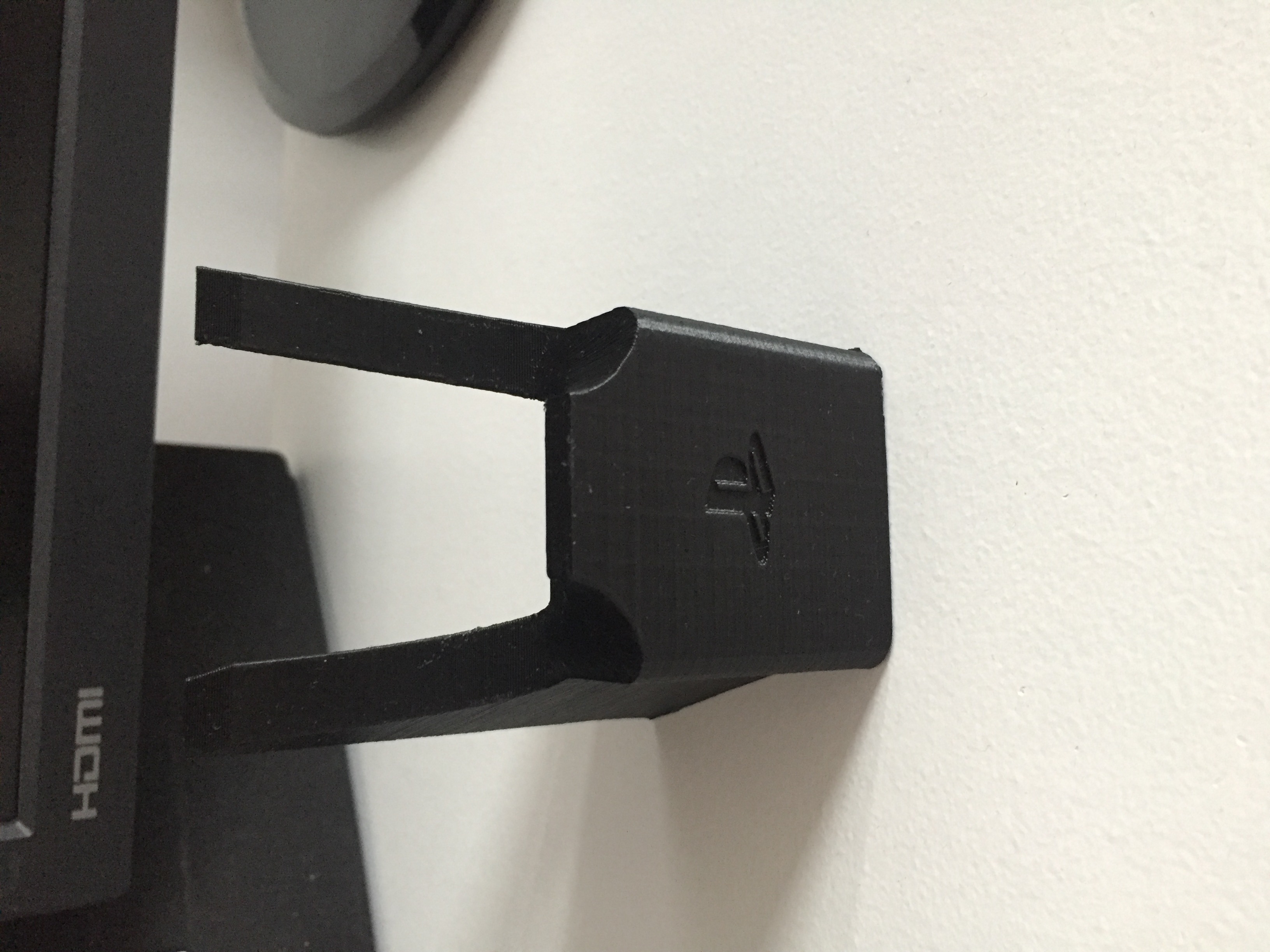 3D Printable PS4 Remote Stand by João Duarte