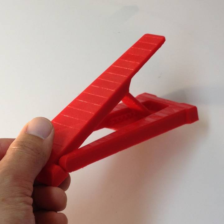 3D Printable Keyboard Angle Adjuster by Lewis Manuel