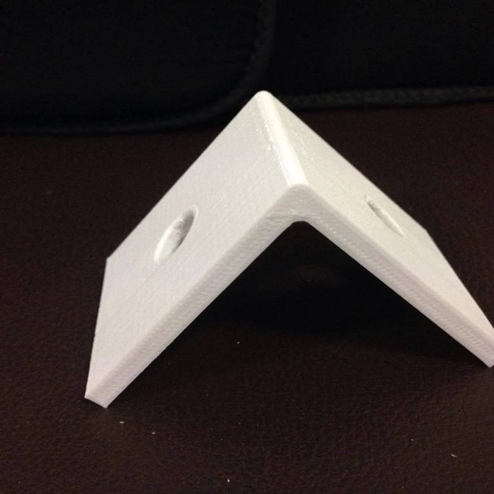 3D Printable Angle bracket by Hector Ramirez