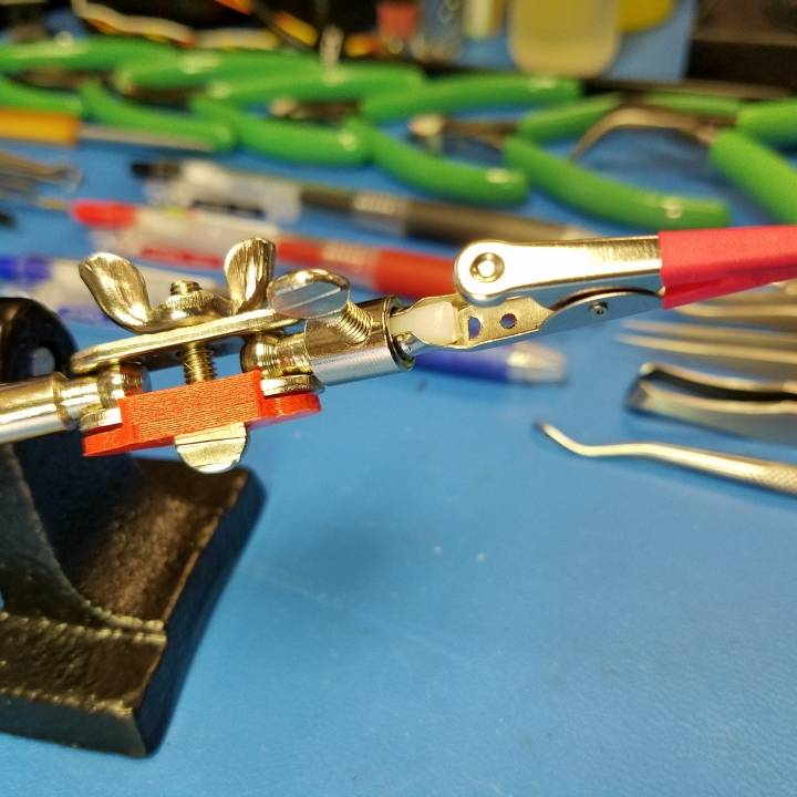 3D Printable Helping Hand Screw Lock Plate by Taylor Hanamura