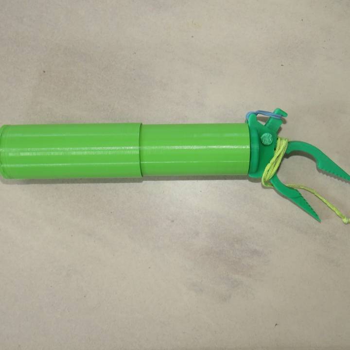 3D Printable telescopic distance grabber by Aaron Lutin-Smet