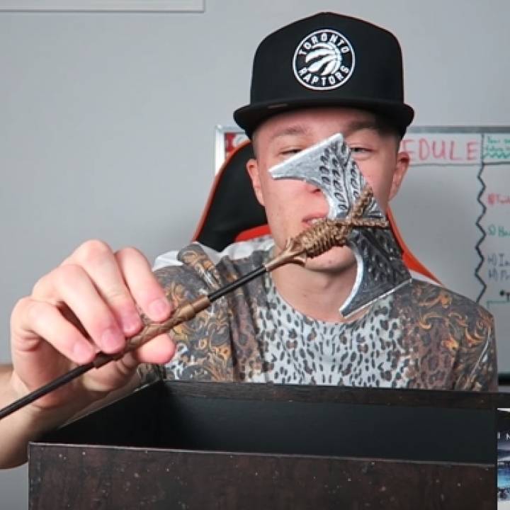 3D Printable Rise Of Iron Axe - Destiny miniature by Kirby Downey