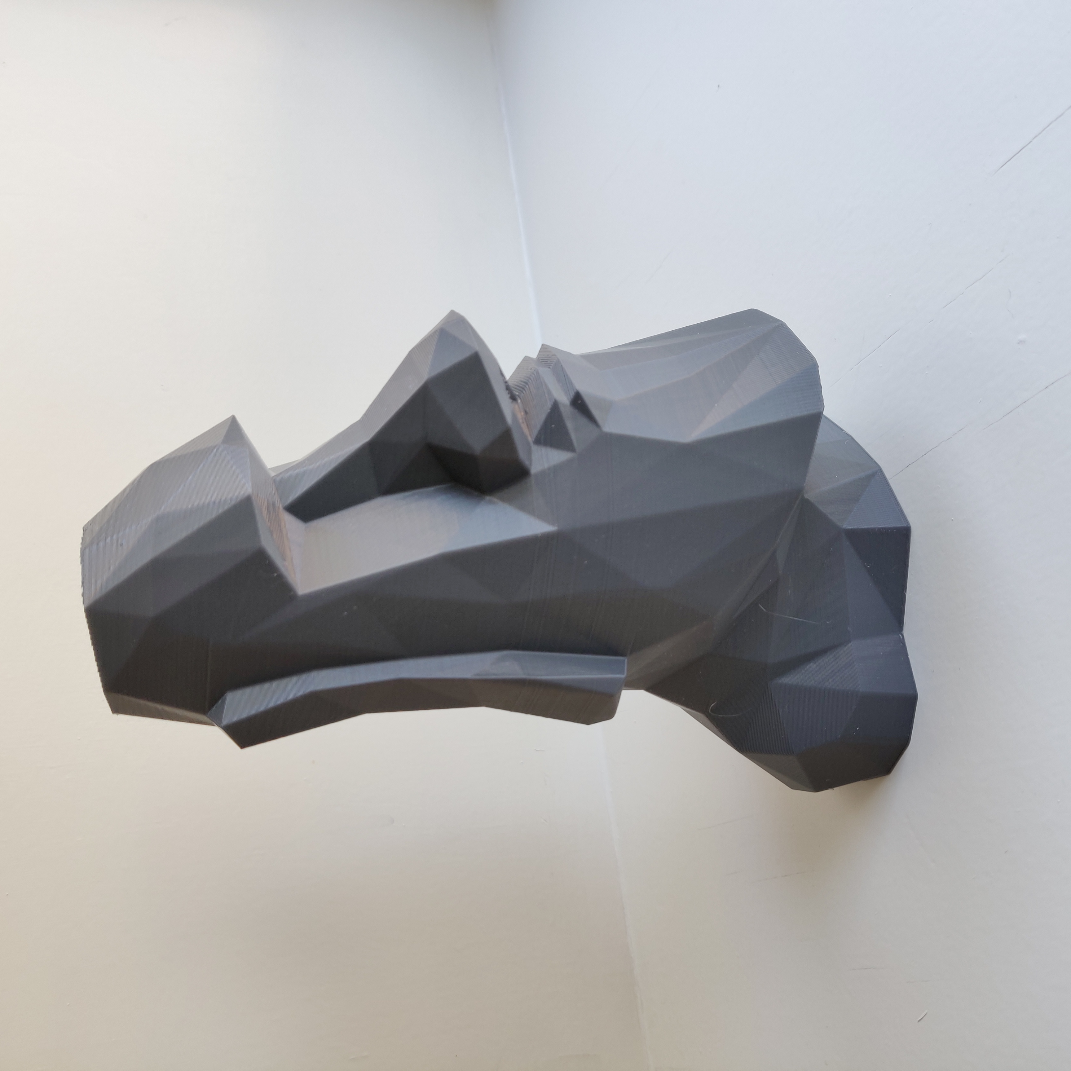 3D Printable Moai Single Flower Vase by Izu Watanabe