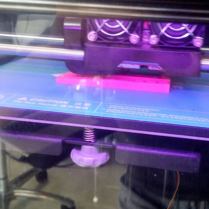 3D Printable Small Screwless Vice by Naomi Wu