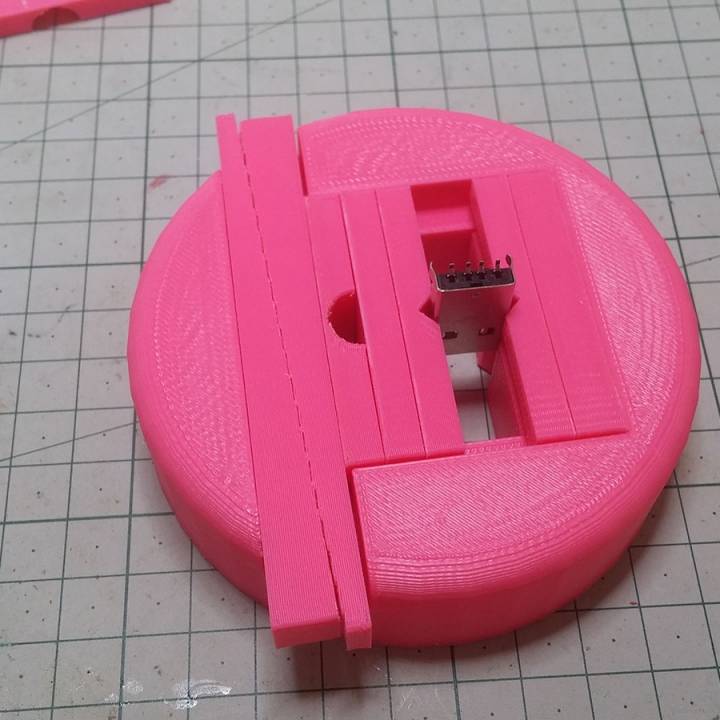 3D Printable Small Screwless Vice by Naomi Wu