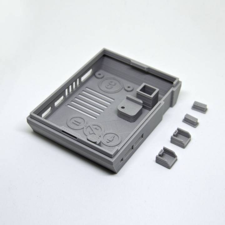 3D Printable tiny nes-raspberry pi 0 case by Frank Noah Ebert