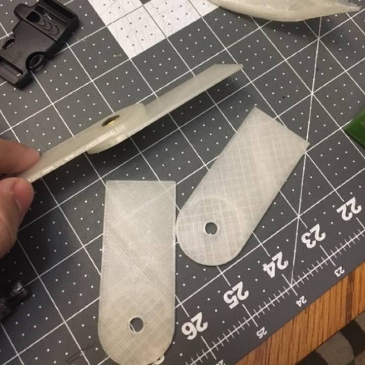 3D Printable hinge for cosplay armor by payton