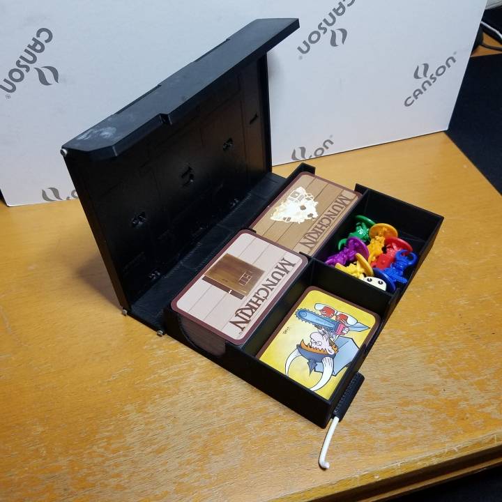 3D Printable Munchkin Deluxe travel box by Joshua Dennis