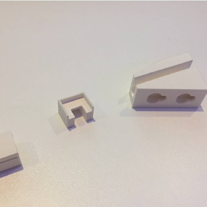 3D Printable Oculus Sensor Wall Mount by Jesper Nielsen