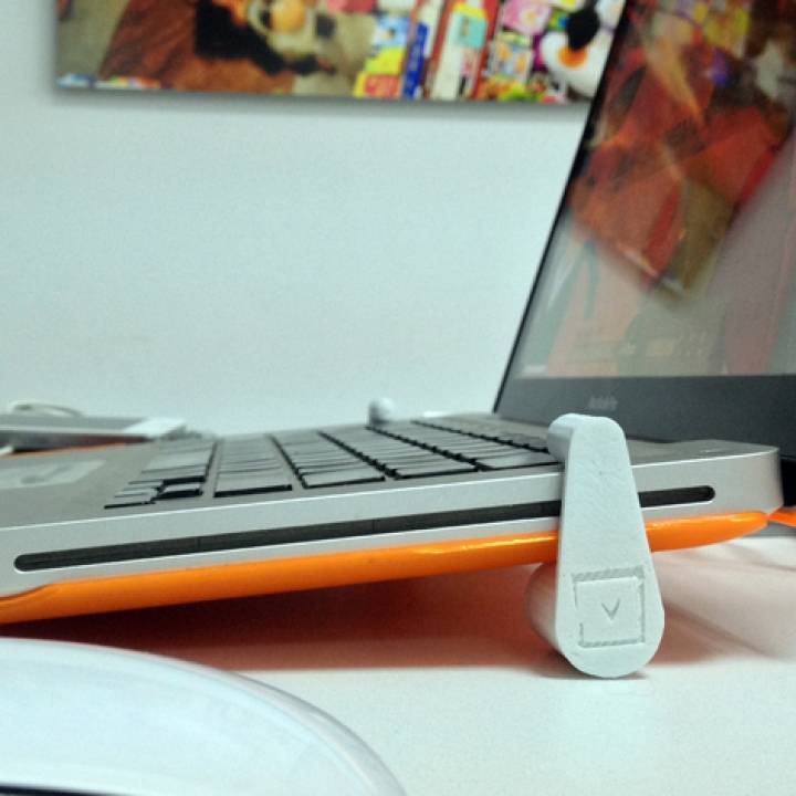 3D Printable MacBook Pro support by dagoma