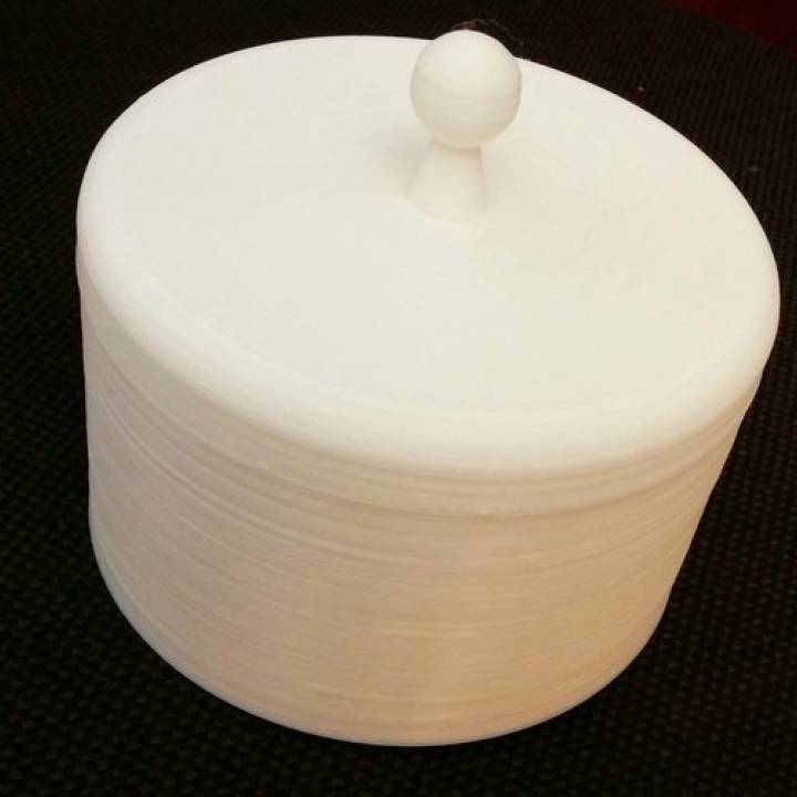 3D Printable Round box with top by Birk Binnard