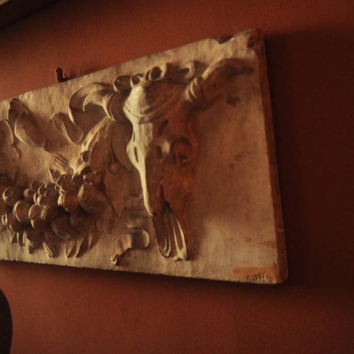 3D Printable Stone with Bucrania by Scan The World