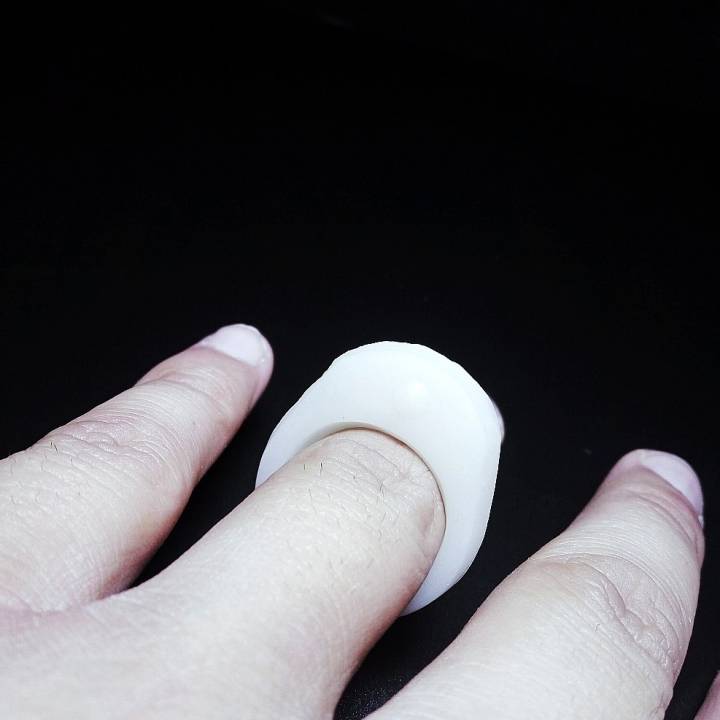 3D Printable Ring with spinning sphere by Matas Batutis