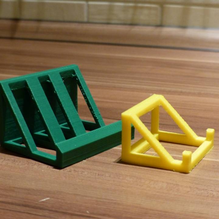 3D Printable Simple Smartphone Stand by Florian Riepen