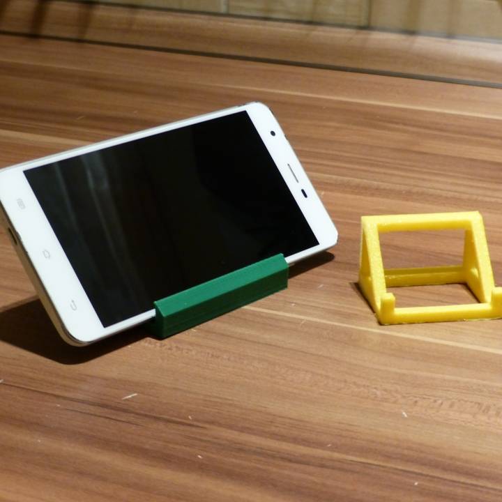 3D Printable Simple Smartphone Stand by Florian Riepen