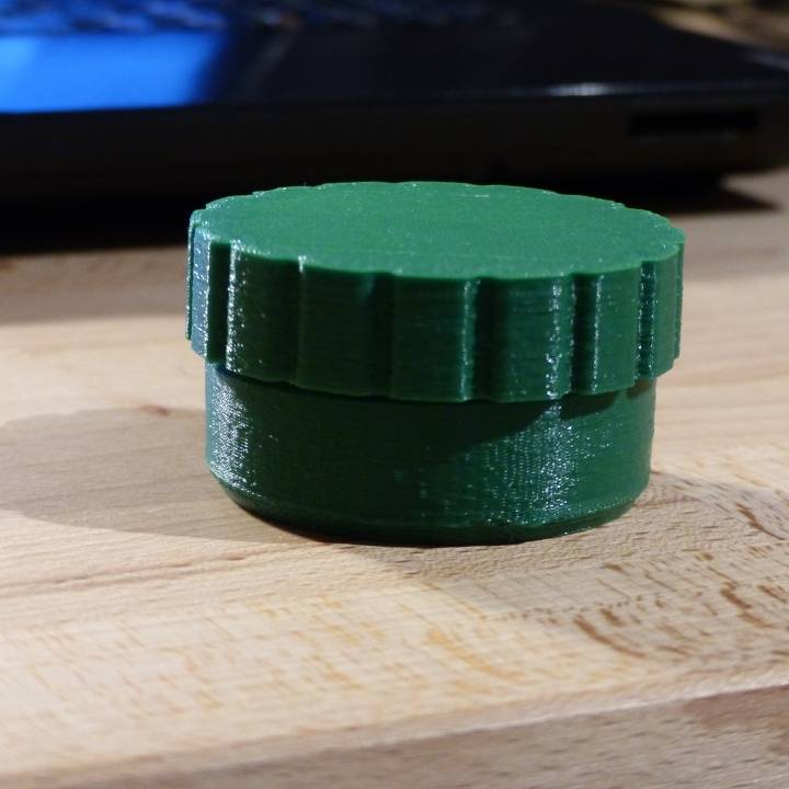 3D Printable Screw-in Container by Florian Riepen