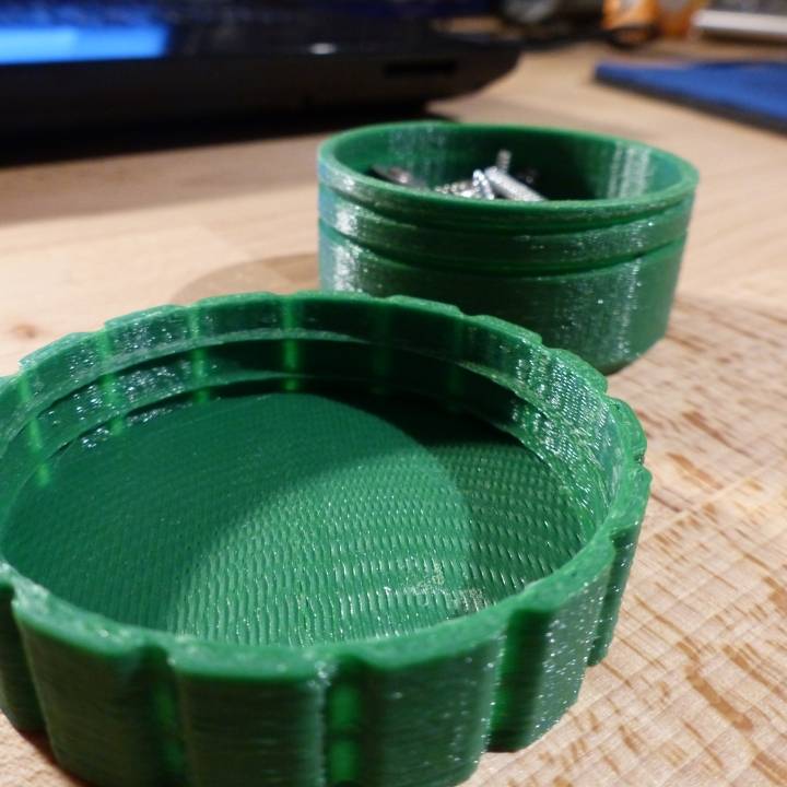 3D Printable Screw-in Container by Florian Riepen
